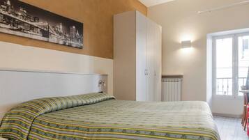 Casa | 1 quarto, secretária adequada para computadores portáteis