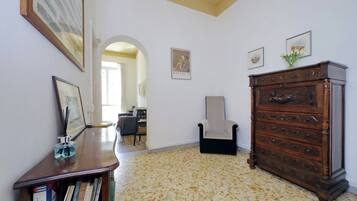Apartamento (2 Bedrooms) | Guarda-roupa