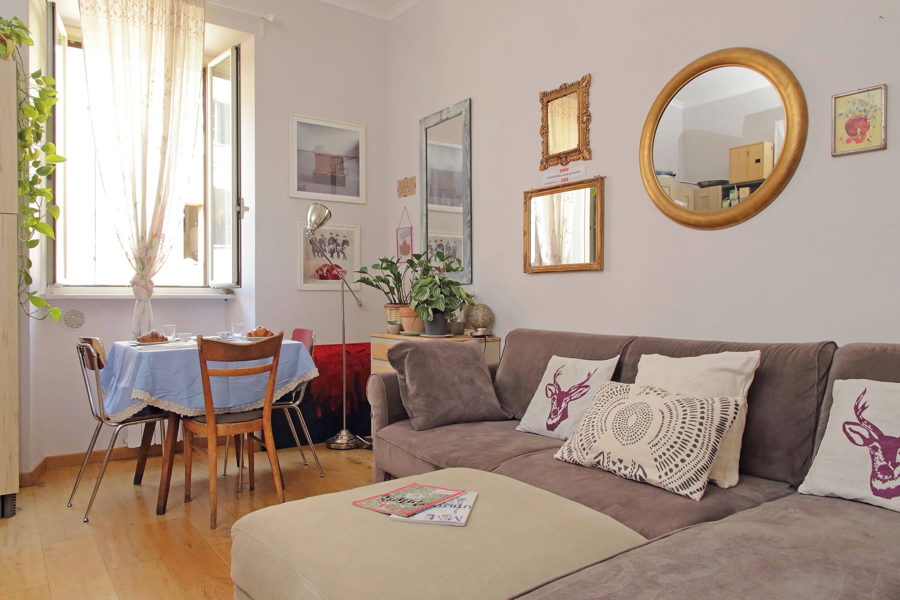 Apartamento (1 Bedroom) | Sala de estar | Smart TV de 32 polegadas com canais por cabo 