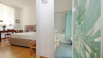 Apartamento (1 Bedroom) | 1 quarto, ferro/tábua de engomar, roupa de cama fornecida