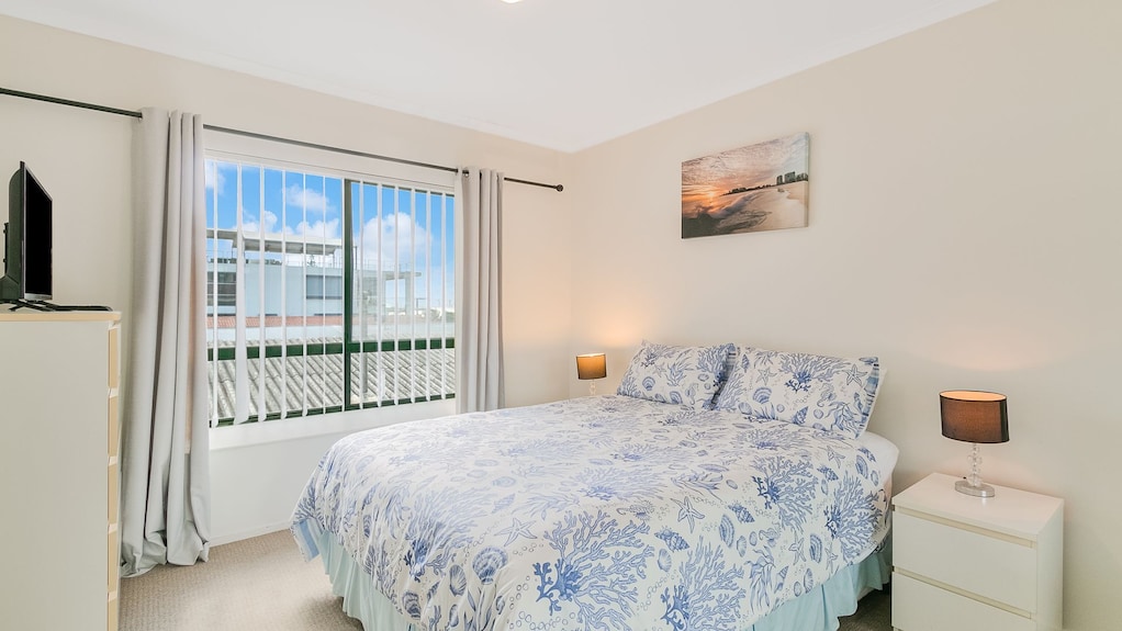 Boardwalk Pacific 8 - Beachfront Bilinga - Min. 3 Night Stays! - Currumbin Wildlife Sanctuary
