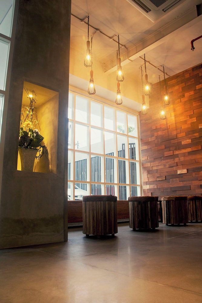 Zoom Hotel Jemursasri - Surabaya