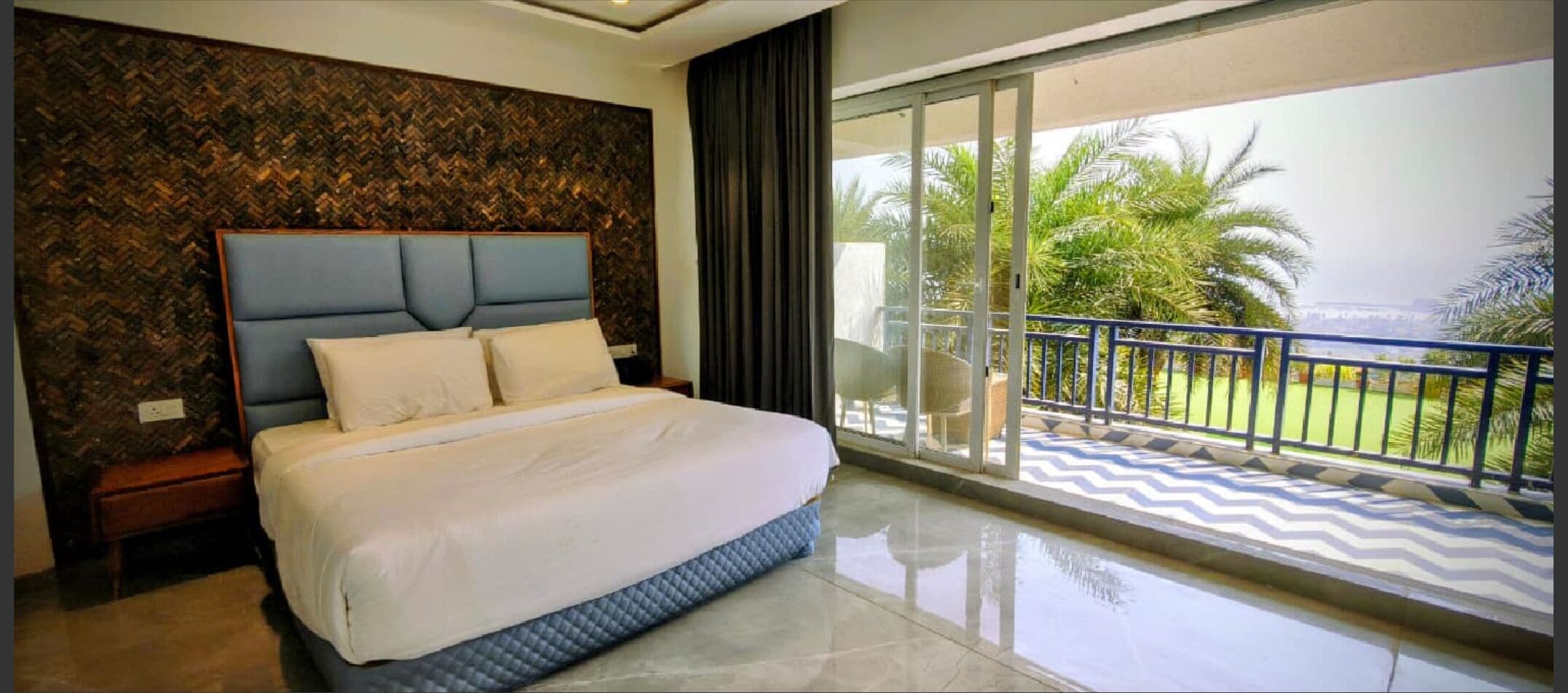 Sea View King Balcony Studio | Roupa de alta qualidade, edredões de penas, camas de colchão pillowtop 