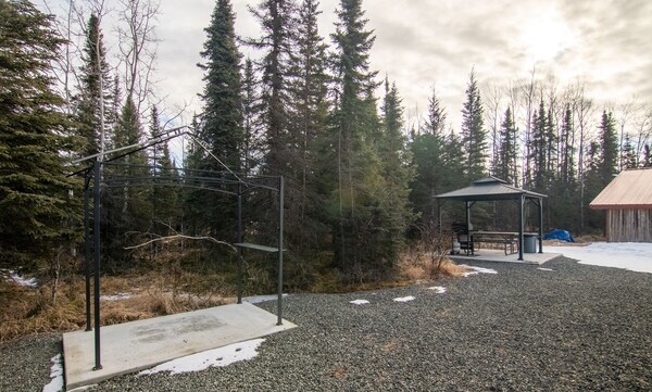 Coho Cabin - Queen + Bunk Bed | A Cozy Woodland Setting - Alaska