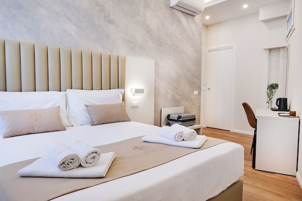 Casa geminada clássica, 2 camas de solteiro, para não fumantes, banheiro privativo | 1 quarto, escrivaninha, Wi-Fi de cortesia