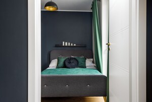 Apartamento Superior, Vista para a cidade | 1 quarto, cofre no quarto, com decoração personalizada 