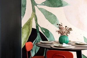 Apartamento Superior, Vista para a cidade | Sala de estar | Smart TV de 50 polegadas com canais por cabo, Netflix 