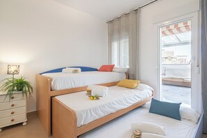 2 quartos, secretária adequada para computadores portáteis 