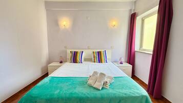 1 quarto, ferro/tábua de engomar, roupa de cama fornecida