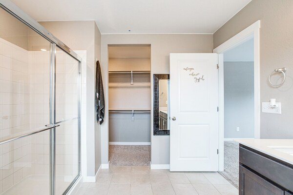 Perfect For Families! Quiet Aurora Home - Aurora, CO