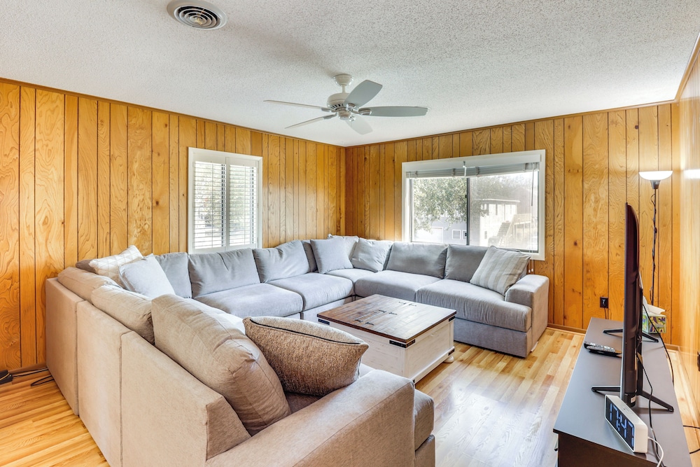 Walk To Shore: Outer Banks Beach Bungalow - Kill Devil Hills, NC