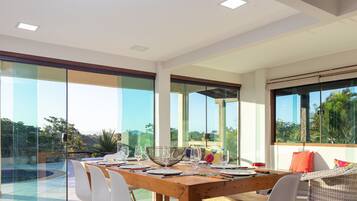 Casa Deluxe, 5 quartos, piscina privativa | Restaurantes