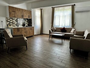 Apartamento Comfort, varanda, vista para o jardim | Sala de estar