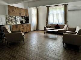 Apartamento conforto, sacada, vista para o jardim | Área de estar