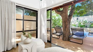 Quarto superluxo, vista para a piscina | Quartos à prova de som, Wi-Fi de cortesia