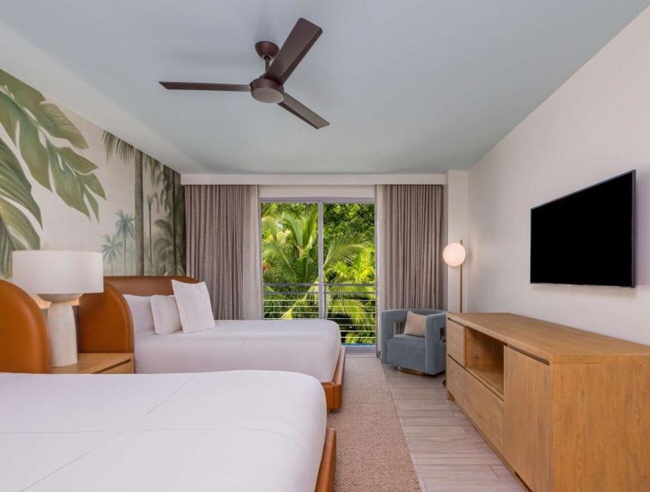 Relaxed Retreat | Room With Balcony! Pool, Onsite Dining & Bar, Pets Allowed! - Nassau