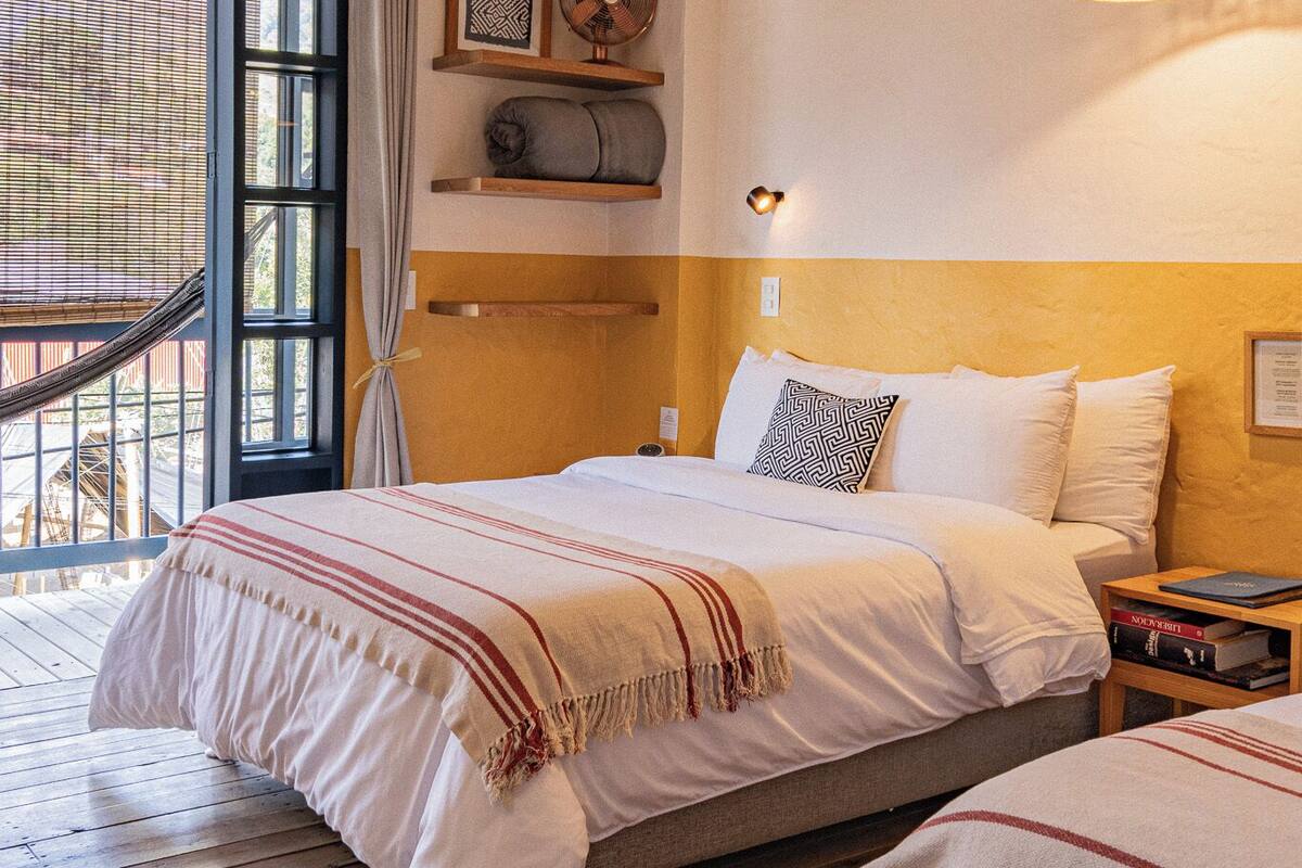 Quarto Quádruplo Familiar, varanda | Roupa hipoalergénica, Wi-fi grátis, roupa de cama fornecida