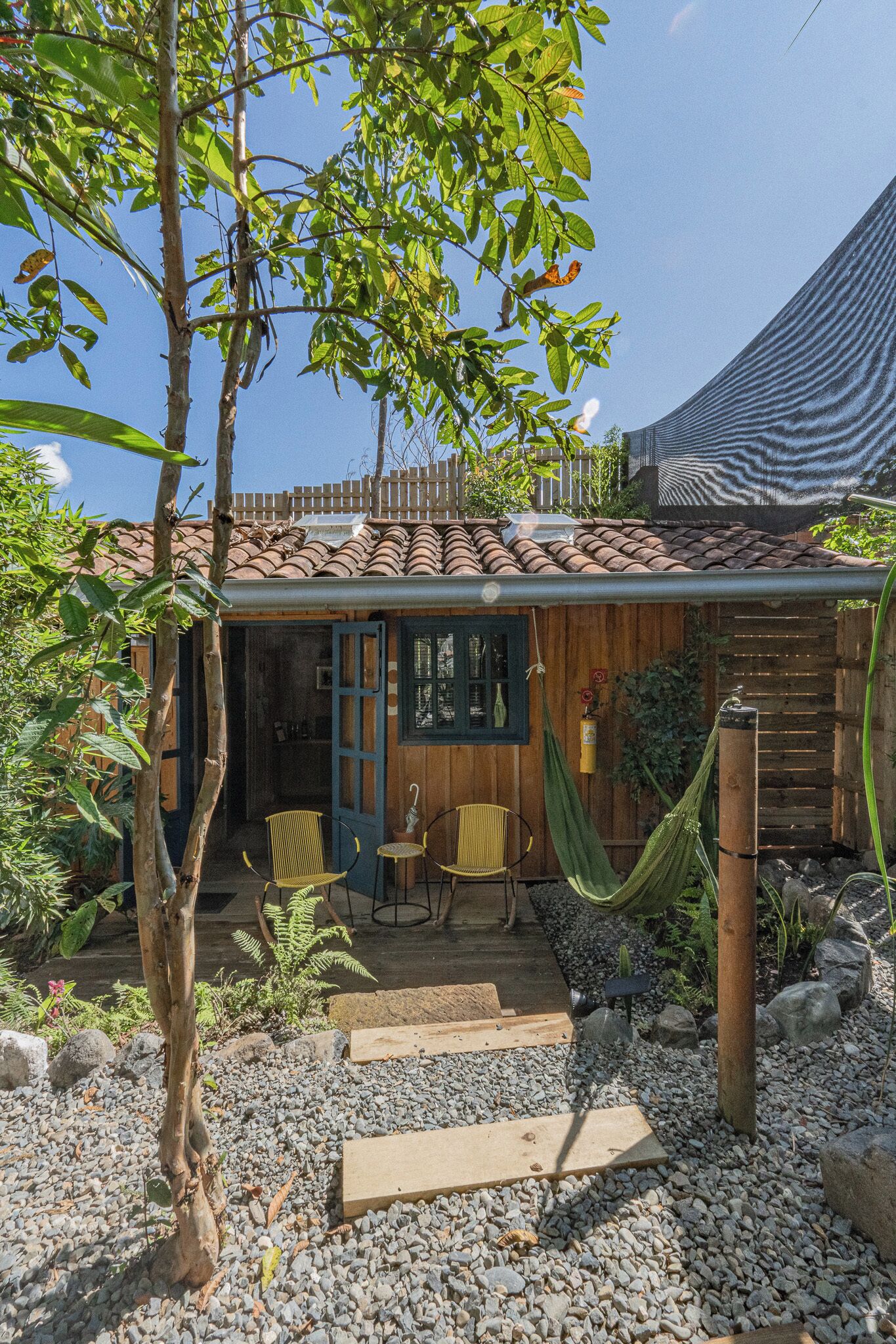 Cabana de Madeira Design | Sala de estar | Livros 