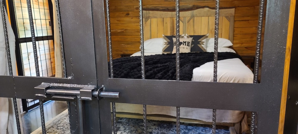 Hidden in East Texas Piney Woods - Rustic Western Jail Cabin - Canton ...