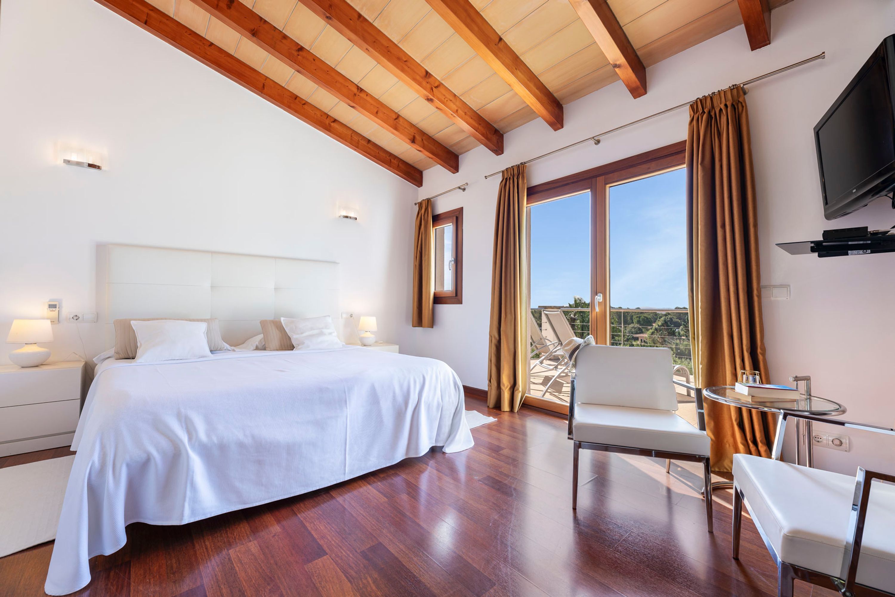 Villa, acessível | 4 quartos, internet de alta velocidade 