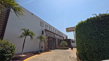 Fachada da propriedade