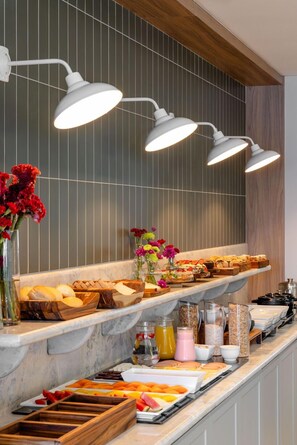 Pequeno-almoço tipo buffet diário incluído 