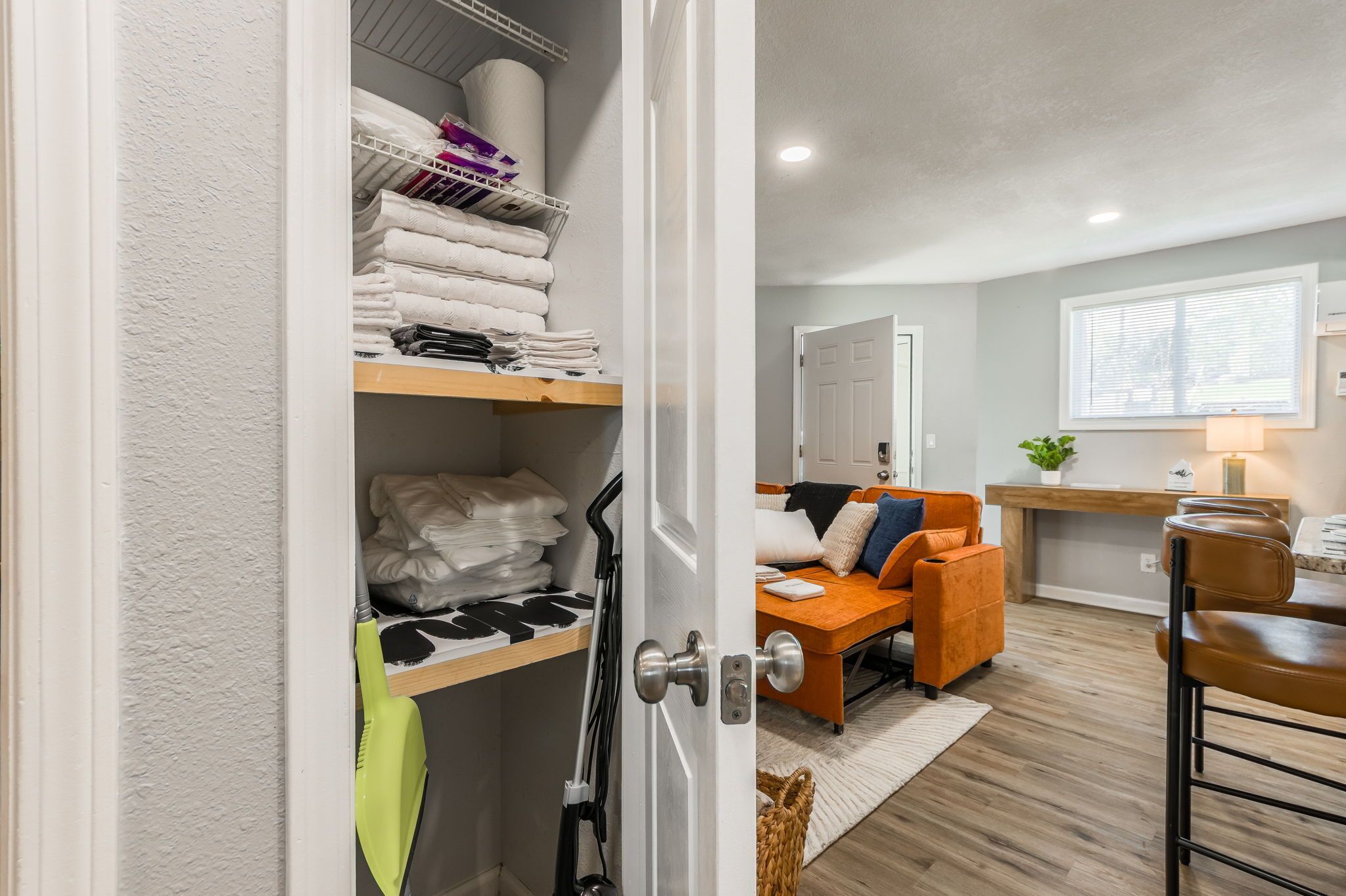 Unique 2-bedroom Apt In Calm Riverside Enroute Between Airport And Kansas City - Parkville, MO