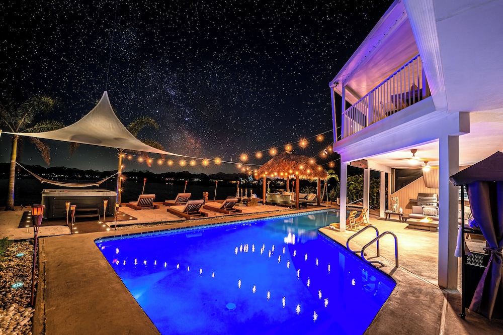 Palm Beach Paradise | Villa W/ Beach, Pool, Cinema & Tiki - Vero Beach, FL