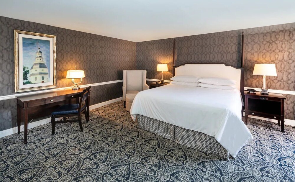 Right Where History Is! Just Across Maryland State House Reviews, Deals ...