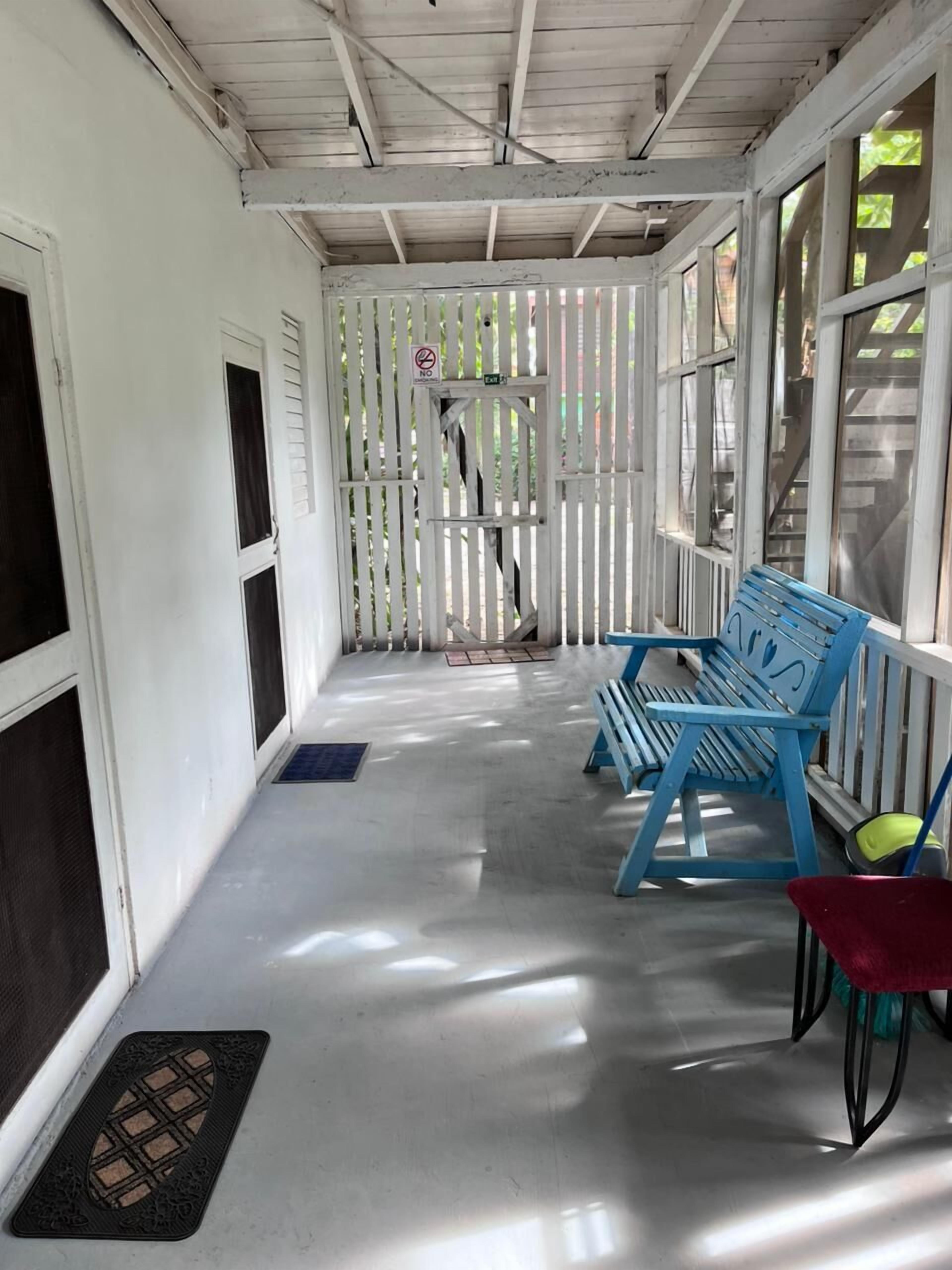 Quarto Individual Básico | Cofre no quarto, Wi-fi grátis, roupa de cama fornecida 