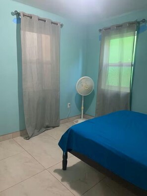 Quarto Individual Comfort | Cofre no quarto, Wi-fi grátis, roupa de cama fornecida 