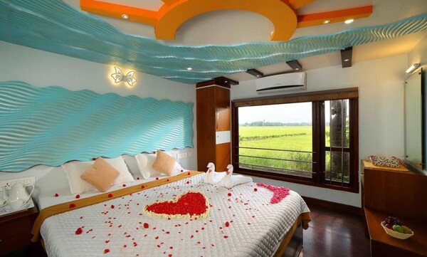 Marvelous Boathouse - Alappuzha