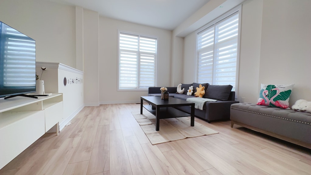 Beautiful 5- Bedroom Boho-chic Townhouse At Richmond Hill - Ontario