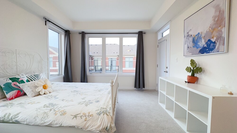 Beautiful 5- Bedroom Boho-Chic Townhouse at Richmond Hill - Richmond ...