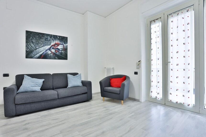 Guesthost - Bright Apartment That Can Accommodate Up To 4 People In Total Comfort, Equipped With All Essential Services, Including A Balcony With An Enchanting Glimpse Of The Sea. The Entrance To The Condominium Is Located Just 150 Meters From The Beach, - Salerno