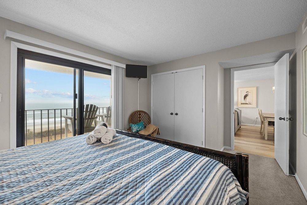 Seabatical Oceanfront: In & outdoor pools, hot tub, sauna, gym #203 ...