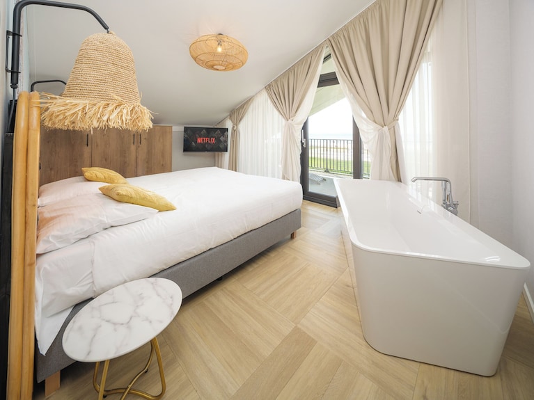 Ruim 6-persoons Appartement Met Sauna, Ligbad En Uitzicht Op Het Ijsselmeer. Perfect Voor Families Of Vriendengroepen Aan Het Water. - Makkum