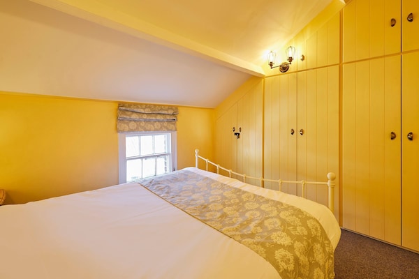 Host Stay Ships Bell - Staithes