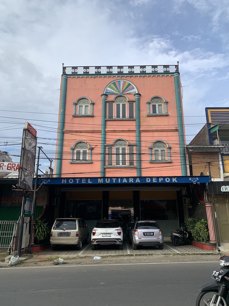 Hotel O Depok Near Bhayangkara Brimob Hospital Formerly Hotel Mutiara Kelapa Dua Depok - Depok