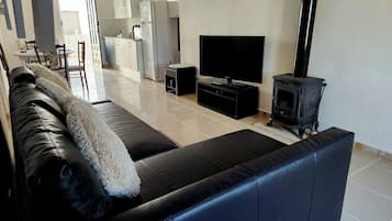 Apartamento | Sala de estar | Lareira