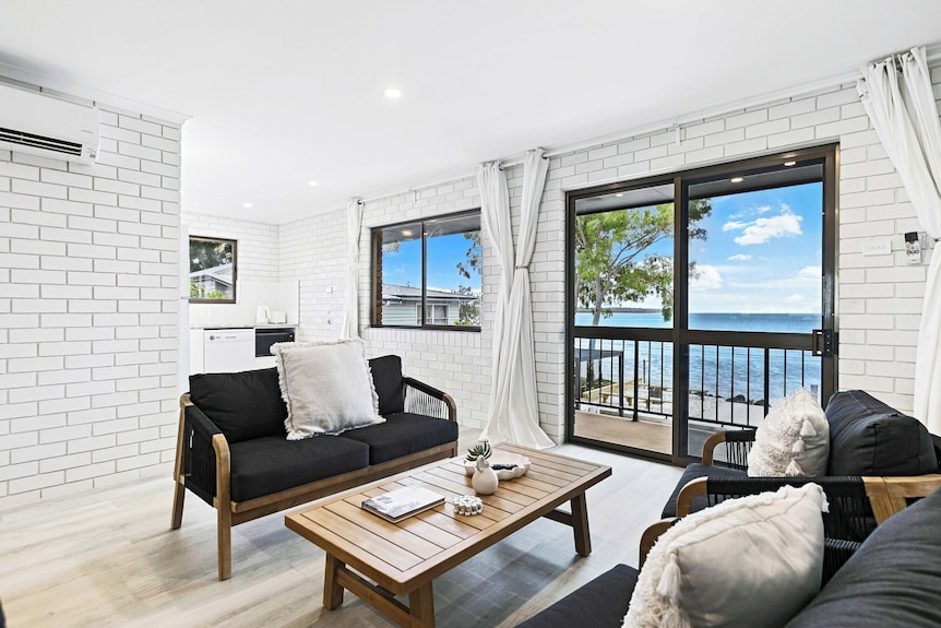 Enjoy Exclusive Use Of This Stunning Oceanfront Property Accommodating Up To 16. - Woodgate