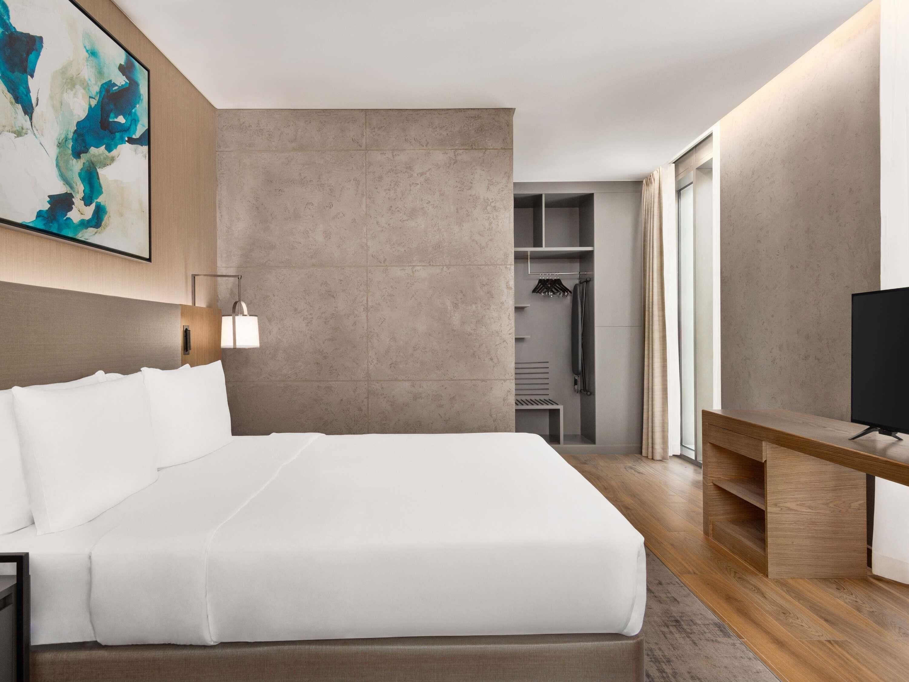 Suite Executiva, 1 cama queen-size | Edredões de penas, minibar, cofre no quarto, secretária 