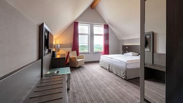 Quarto Duplo Superior, vista para o campo de golfe | Cofre no quarto, Wi-fi grátis