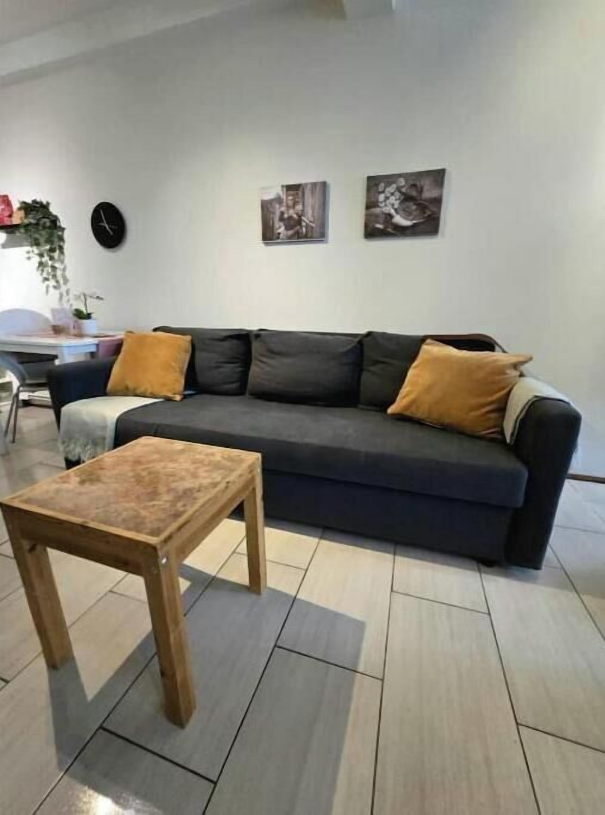 Lucy's Apartment - Islandia