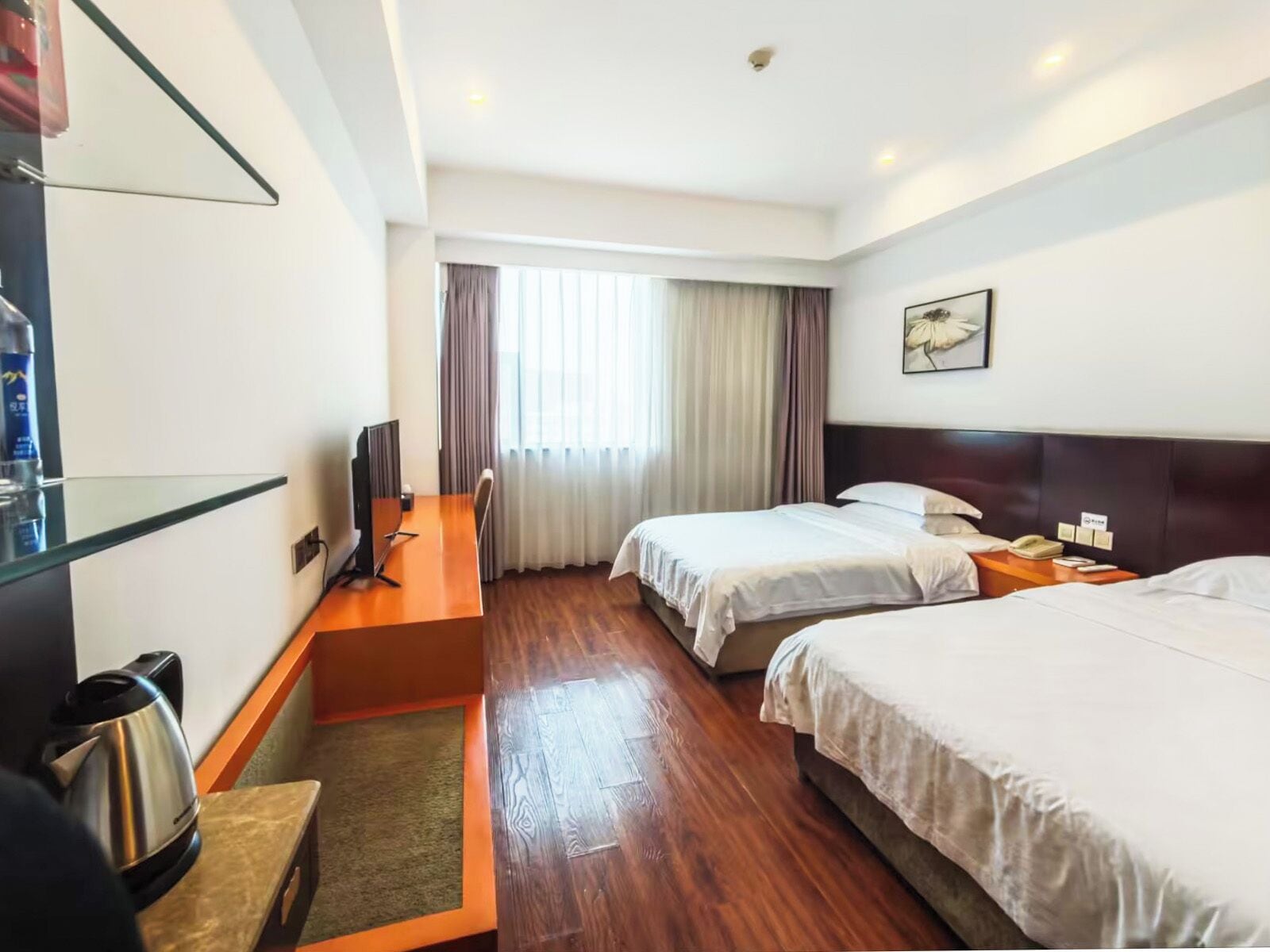Quarto casal ou duplo empresarial | Cortinas blackout, ferros/tábuas de passar roupa, Wi-Fi de cortesia