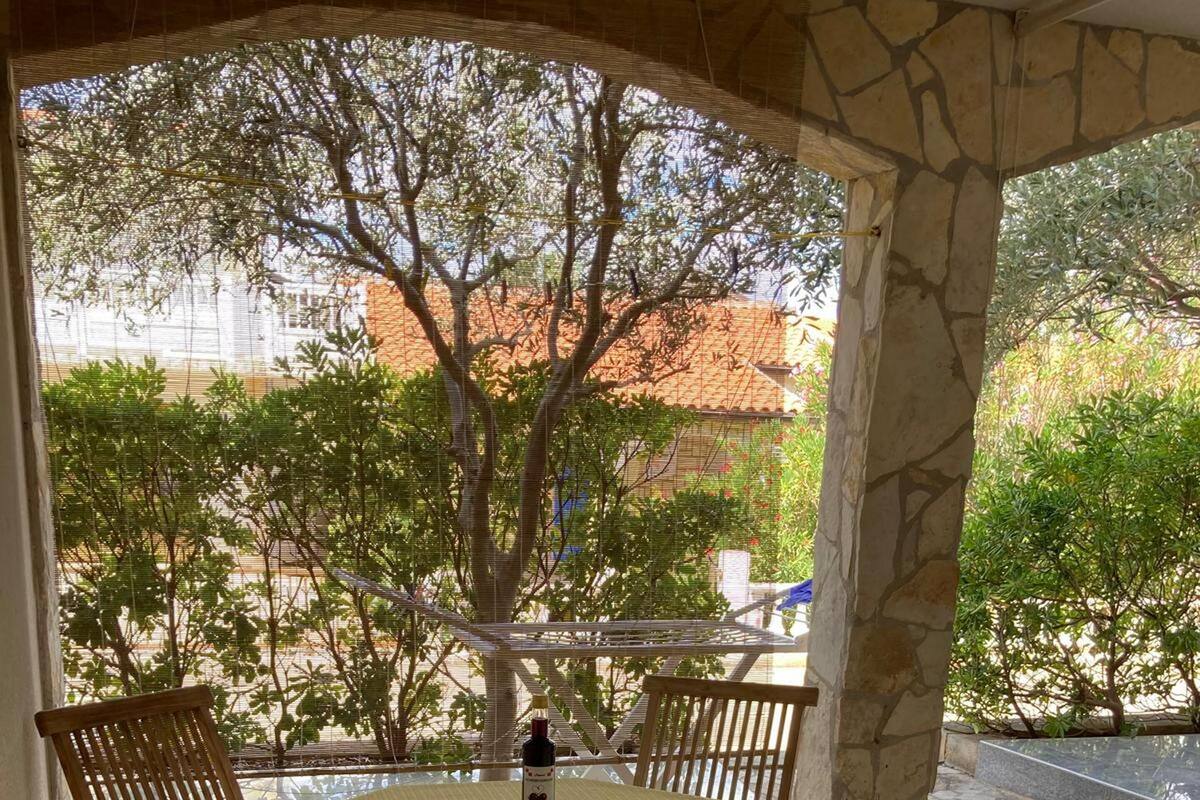 Apartamento básico, vista para o pátio | Terraço/pátio