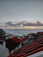 Quarto Triplo, vista para a praia | Wi-fi grátis, roupa de cama fornecida