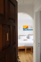 Quarto Duplo, Vista para a cidade | Wi-fi grátis, roupa de cama fornecida