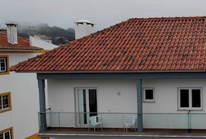 Quarto Duplo, Vista para a cidade | Wi-fi grátis, roupa de cama fornecida 