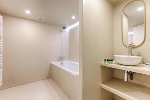 Apartamento | Casa de banho | Um secador de cabelo, sabão 